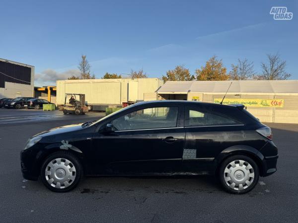 Black Opel Astra 2006 in Panevezys, with an engine capacity of 1.90 L and mileage of 0 thousand km for 499 €, photo 6 on AUTOMOTO.COM.LV