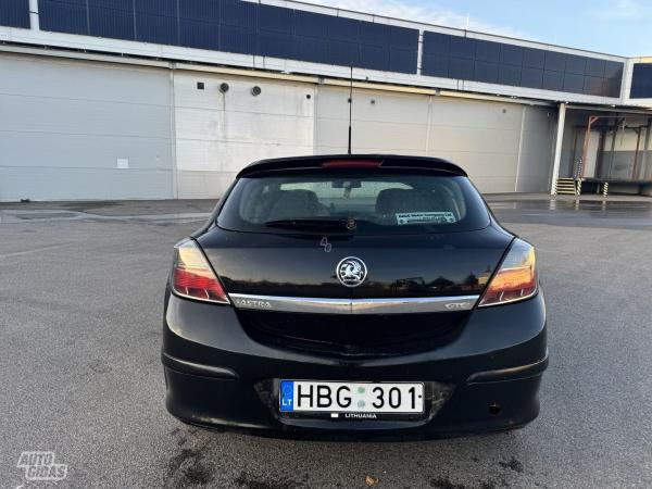Black Opel Astra 2006 in Panevezys, with an engine capacity of 1.90 L and mileage of 0 thousand km for 499 €, photo 9 on AUTOMOTO.COM.LV