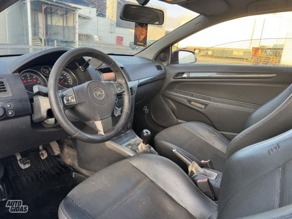 Black Opel Astra 2006 in Panevezys, with an engine capacity of 1.90 L and mileage of 0 thousand km for 499 €, photo 10 on AUTOMOTO.COM.LV