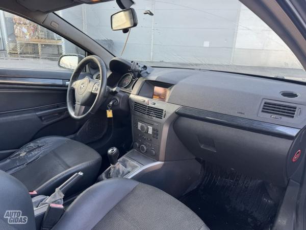 Black Opel Astra 2006 in Panevezys, with an engine capacity of 1.90 L and mileage of 0 thousand km for 499 €, photo 11 on AUTOMOTO.COM.LV