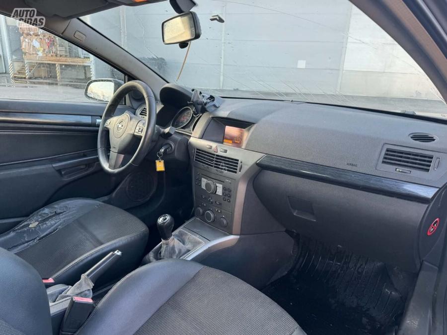 Melns Opel Astra 2006 Panevēža, ar dzinēja tilpumu 1.90 L un nobraukumu 0 tūkst. km par 499 €, foto 9 vietnē AUTOMOTO.COM.LV