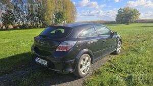 Black Opel Astra 2007 in Liepaja, with an engine capacity of 1.60 L and mileage of 200 thousand km for 1200 €, photo 2 on AUTOMOTO.COM.LV