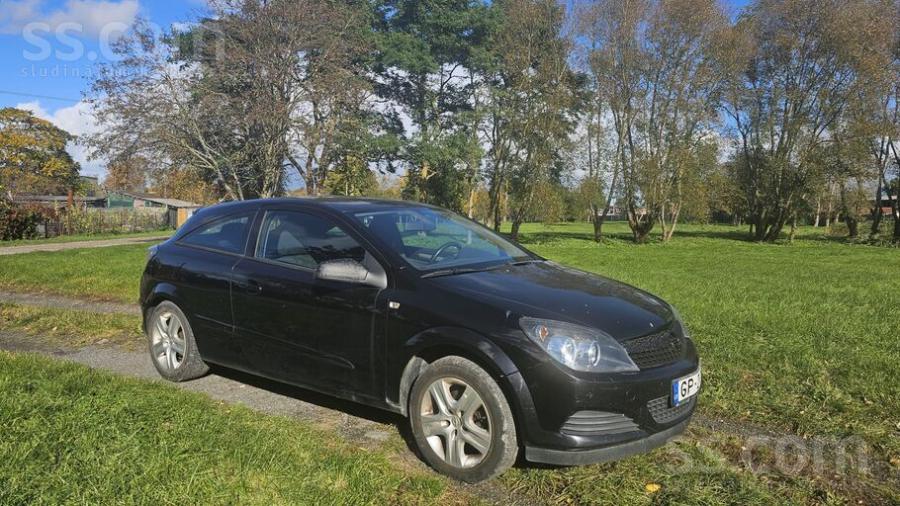 Black Opel Astra 2007 in Liepaja, with an engine capacity of 1.60 L and mileage of 200 thousand km for 1200 €, photo 5 on AUTOMOTO.COM.LV