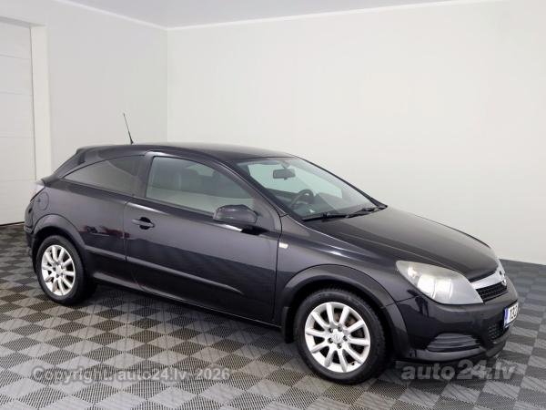 Black Opel Astra 2007 in Tallinn, with an engine capacity of 1.60 L and mileage of 259 thousand km for 899 €, photo 1 on AUTOMOTO.COM.LV
