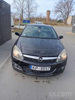 Black Opel Astra 2007 in Riga, with an engine capacity of 1.70 L and mileage of 251 thousand km for 1100 €, photo 3 on AUTOMOTO.COM.LV