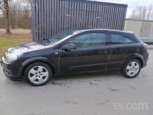Black Opel Astra 2007 in Riga, with an engine capacity of 1.70 L and mileage of 251 thousand km for 1100 €, photo 4 on AUTOMOTO.COM.LV