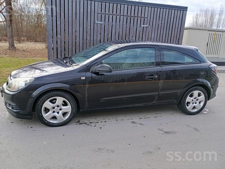 Black Opel Astra 2007 in Riga, with an engine capacity of 1.70 L and mileage of 251 thousand km for 1100 €, photo 4 on AUTOMOTO.COM.LV