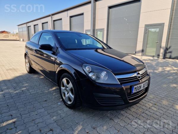 Black Opel Astra 2007 in Liepaja, with an engine capacity of 1.90 L and mileage of 299 thousand km for 1490 €, photo 3 on AUTOMOTO.COM.LV