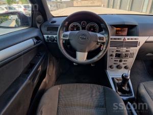 Melns Opel Astra 2007 Liepāja, ar dzinēja tilpumu 1.90 L un nobraukumu 299 tūkst. km par 1490 €, foto 11 vietnē AUTOMOTO.COM.LV
