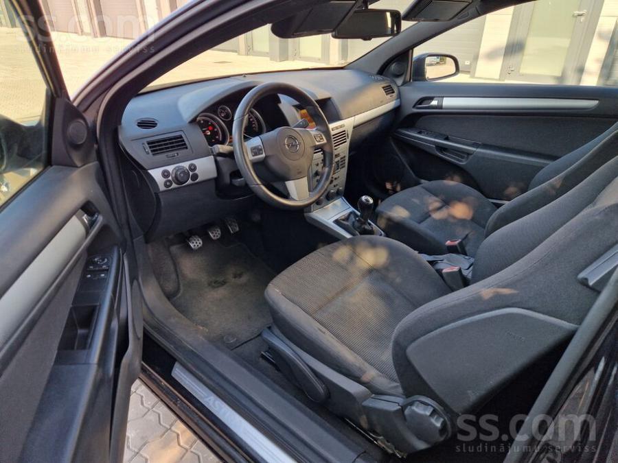 Melns Opel Astra 2007 Liepāja, ar dzinēja tilpumu 1.90 L un nobraukumu 299 tūkst. km par 1490 €, foto 13 vietnē AUTOMOTO.COM.LV