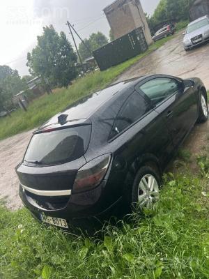 Black Opel Astra 2008 in Jelgava, with an engine capacity of 1.90 L and mileage of 419 thousand km for 650 €, photo  on AUTOMOTO.COM.LV
