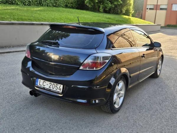 Black Opel Astra 2008 in Jekabpils, with an engine capacity of 1.70 L and mileage of 356 thousand km for 1190 €, photo 5 on AUTOMOTO.COM.LV