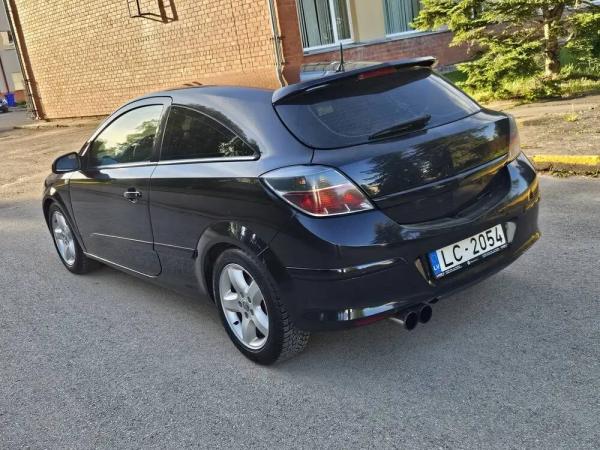 Black Opel Astra 2008 in Jekabpils, with an engine capacity of 1.70 L and mileage of 356 thousand km for 1190 €, photo 7 on AUTOMOTO.COM.LV
