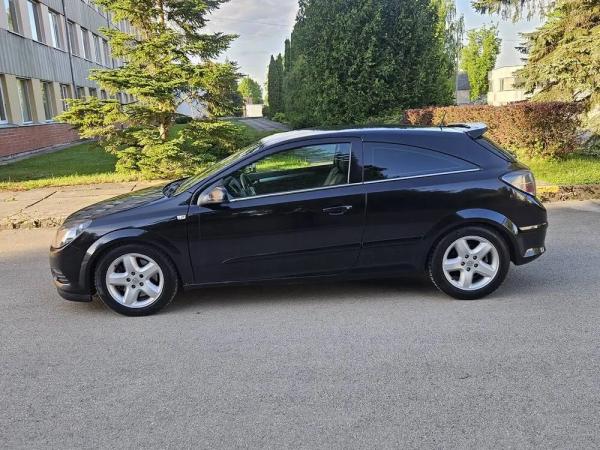 Black Opel Astra 2008 in Jekabpils, with an engine capacity of 1.70 L and mileage of 356 thousand km for 1190 €, photo 9 on AUTOMOTO.COM.LV