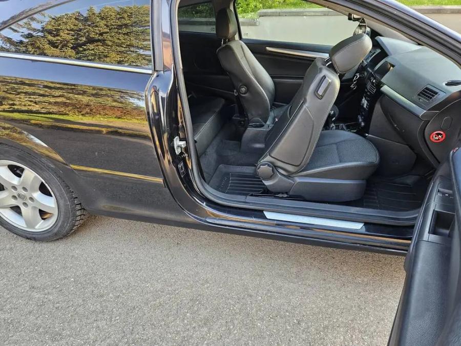 Melns Opel Astra 2008 Jēkabpils, ar dzinēja tilpumu 1.70 L un nobraukumu 356 tūkst. km par 1190 €, foto 19 vietnē AUTOMOTO.COM.LV