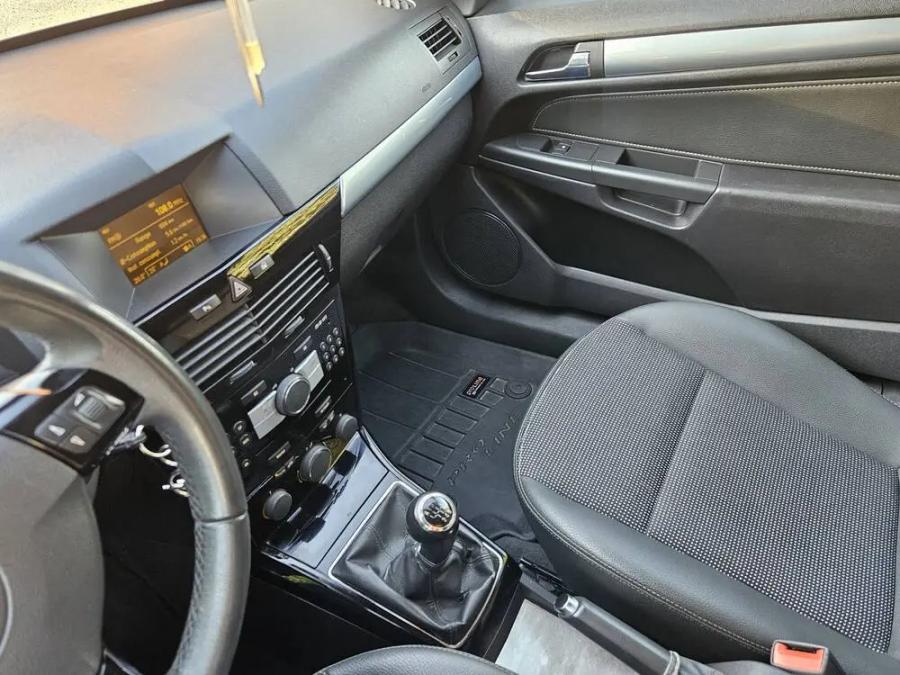 Melns Opel Astra 2008 Jēkabpils, ar dzinēja tilpumu 1.70 L un nobraukumu 356 tūkst. km par 1190 €, foto 28 vietnē AUTOMOTO.COM.LV