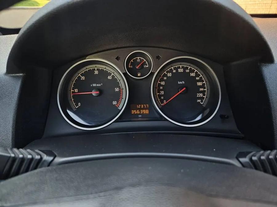 Melns Opel Astra 2008 Jēkabpils, ar dzinēja tilpumu 1.70 L un nobraukumu 356 tūkst. km par 1190 €, foto 29 vietnē AUTOMOTO.COM.LV