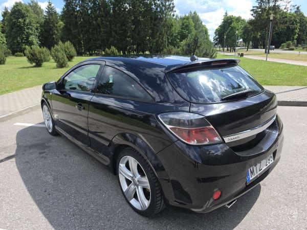 Black Opel Astra 2008 in Vilnius, with an engine capacity of 1.90 L and mileage of 272 thousand km for 3000 €, photo 2 on AUTOMOTO.COM.LV
