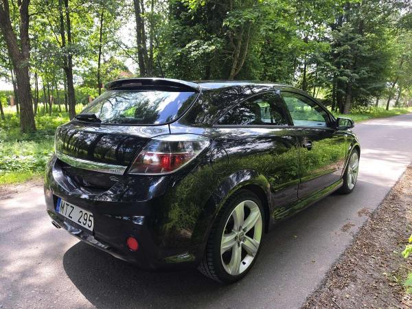 Black Opel Astra 2008 in Vilnius, with an engine capacity of 1.90 L and mileage of 272 thousand km for 3000 €, photo 3 on AUTOMOTO.COM.LV
