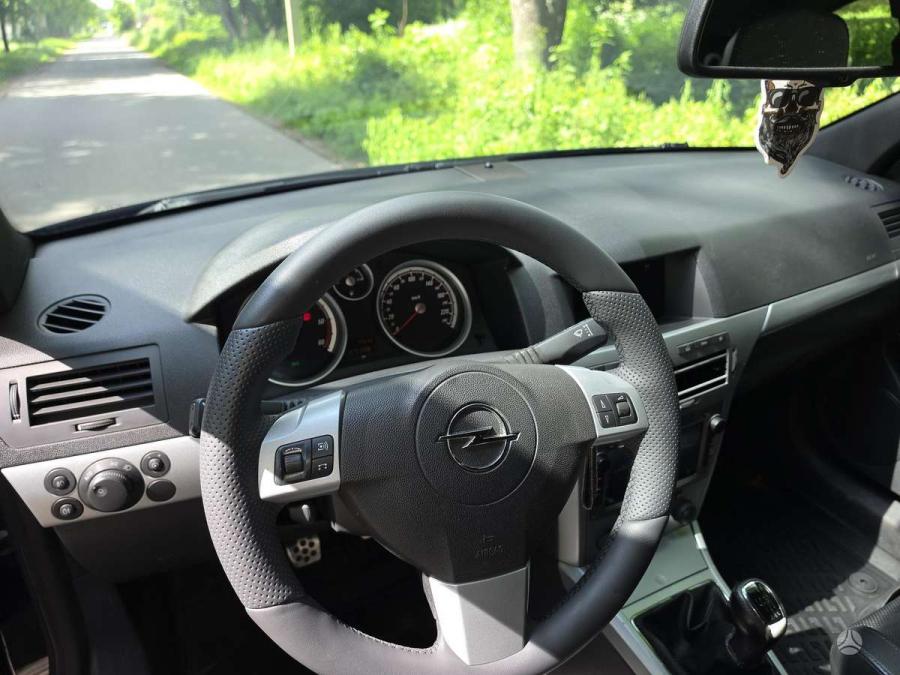 Melns Opel Astra 2008 Viļņa, ar dzinēja tilpumu 1.90 L un nobraukumu 272 tūkst. km par 3000 €, foto 7 vietnē AUTOMOTO.COM.LV
