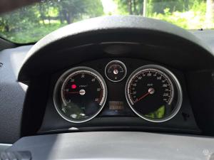 Melns Opel Astra 2008 Viļņa, ar dzinēja tilpumu 1.90 L un nobraukumu 272 tūkst. km par 3000 €, foto 8 vietnē AUTOMOTO.COM.LV