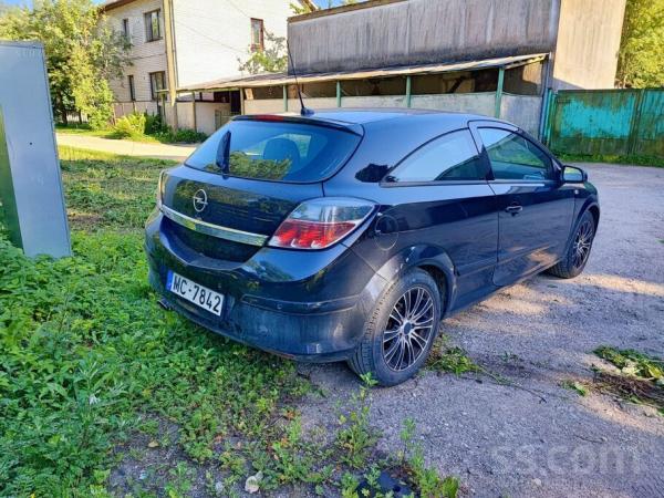 Black Opel Astra 2008 in Riga, with an engine capacity of 1.90 L and mileage of 268 thousand km for 670 €, photo 3 on AUTOMOTO.COM.LV