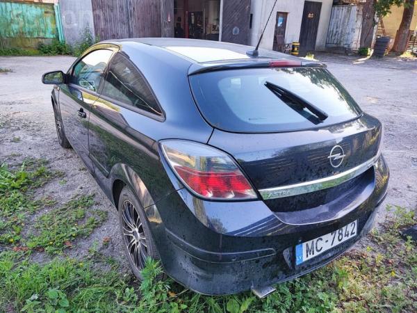 Black Opel Astra 2008 in Riga, with an engine capacity of 1.90 L and mileage of 268 thousand km for 670 €, photo 4 on AUTOMOTO.COM.LV