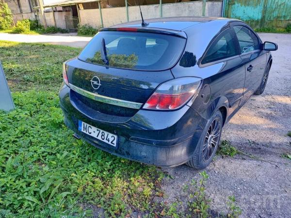 Black Opel Astra 2008 in Riga, with an engine capacity of 1.90 L and mileage of 268 thousand km for 670 €, photo 5 on AUTOMOTO.COM.LV