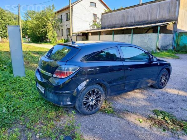 Black Opel Astra 2008 in Riga, with an engine capacity of 1.90 L and mileage of 268 thousand km for 670 €, photo 6 on AUTOMOTO.COM.LV