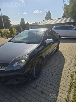 Black Opel Astra 2008 in Cesis, with an engine capacity of 1.60 L and mileage of 280 thousand km for 200 €, photo 4 on AUTOMOTO.COM.LV