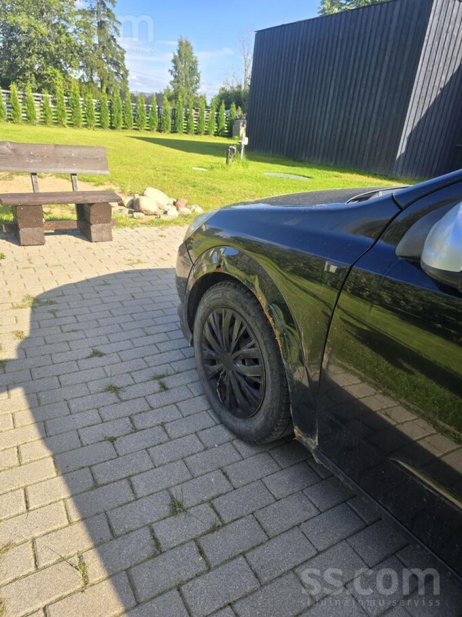 Black Opel Astra 2008 in Cesis, with an engine capacity of 1.60 L and mileage of 280 thousand km for 200 €, photo 7 on AUTOMOTO.COM.LV