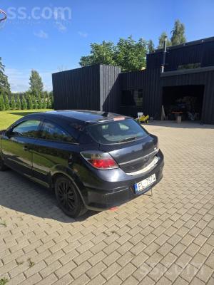 Black Opel Astra 2008 in Cesis, with an engine capacity of 1.60 L and mileage of 280 thousand km for 200 €, photo 8 on AUTOMOTO.COM.LV
