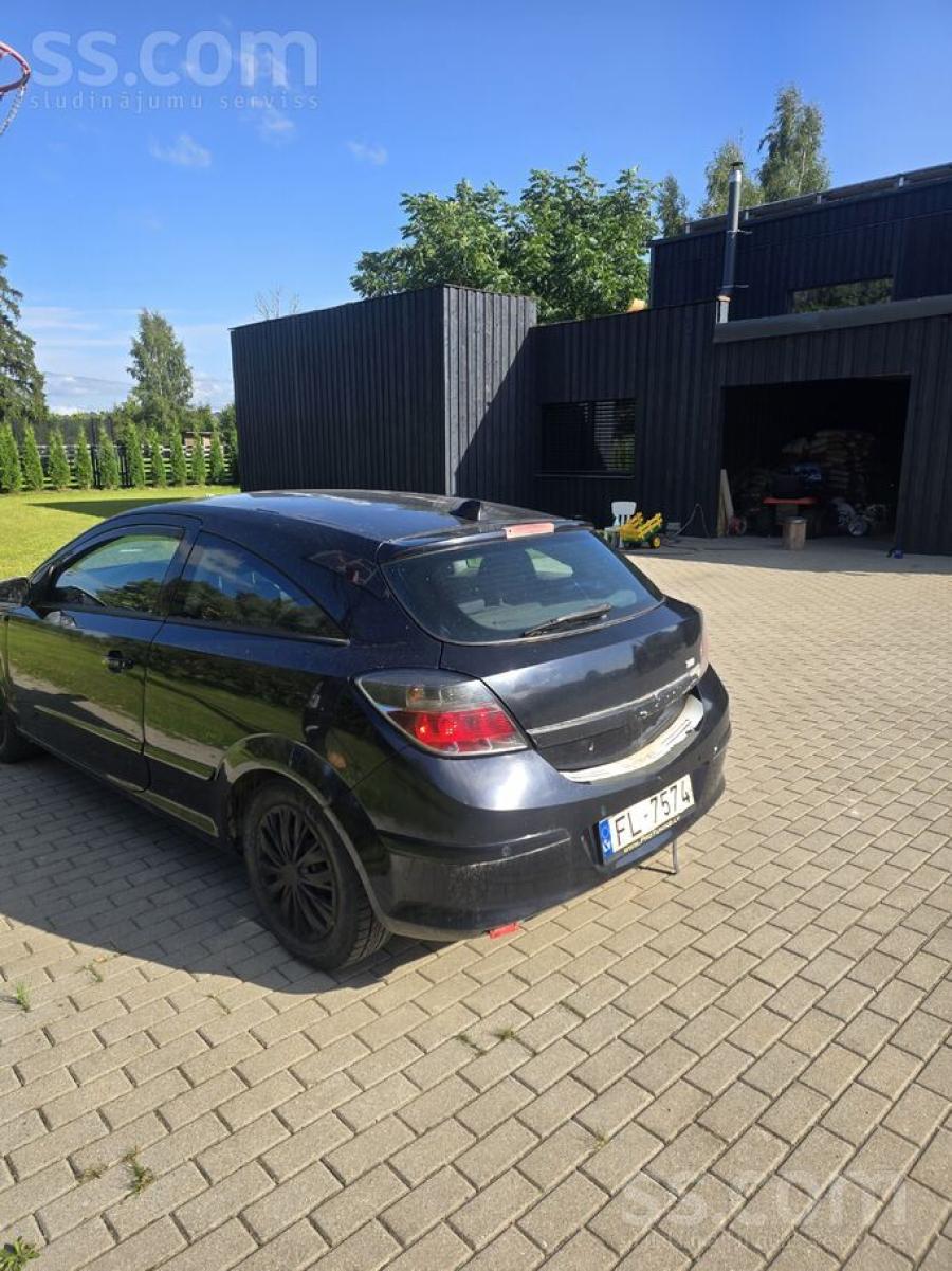 Black Opel Astra 2008 in Cesis, with an engine capacity of 1.60 L and mileage of 280 thousand km for 200 €, photo 8 on AUTOMOTO.COM.LV