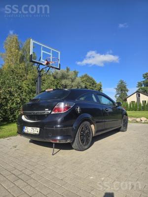 Black Opel Astra 2008 in Cesis, with an engine capacity of 1.60 L and mileage of 280 thousand km for 200 €, photo 9 on AUTOMOTO.COM.LV
