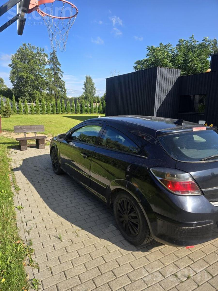 Black Opel Astra 2008 in Cesis, with an engine capacity of 1.60 L and mileage of 280 thousand km for 200 €, photo 10 on AUTOMOTO.COM.LV