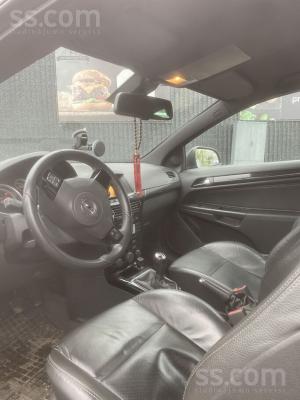 Melns Opel Astra 2010 Daugavpils, ar dzinēja tilpumu 1.70 L un nobraukumu 320 tūkst. km par 1350 €, foto 6 vietnē AUTOMOTO.COM.LV