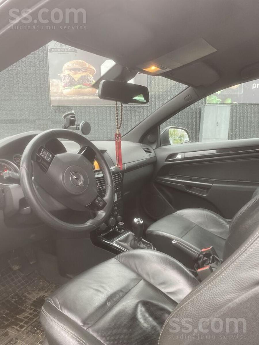 Melns Opel Astra 2010 Daugavpils, ar dzinēja tilpumu 1.70 L un nobraukumu 320 tūkst. km par 1350 €, foto 6 vietnē AUTOMOTO.COM.LV