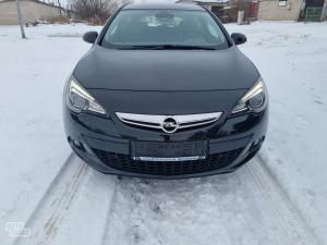 Black Opel Astra 2012 in Pakruojis, with an engine capacity of 1.70 L and mileage of 215 thousand km for 5150 €, photo 2 on AUTOMOTO.COM.LV