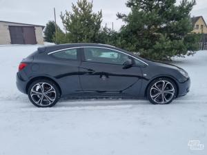 Black Opel Astra 2012 in Pakruojis, with an engine capacity of 1.70 L and mileage of 215 thousand km for 5150 €, photo 4 on AUTOMOTO.COM.LV