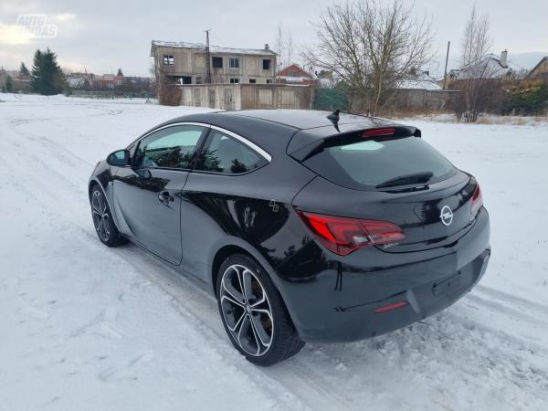 Black Opel Astra 2012 in Pakruojis, with an engine capacity of 1.70 L and mileage of 215 thousand km for 5150 €, photo 7 on AUTOMOTO.COM.LV