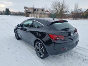 Black Opel Astra 2012 in Pakruojis, with an engine capacity of 1.70 L and mileage of 215 thousand km for 5150 €, photo 7 on AUTOMOTO.COM.LV