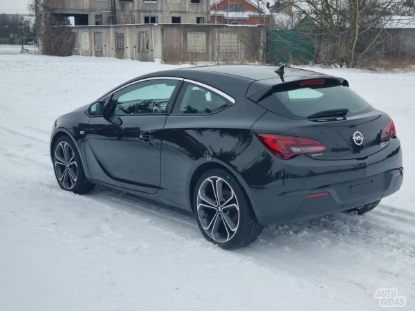 Black Opel Astra 2012 in Pakruojis, with an engine capacity of 1.70 L and mileage of 215 thousand km for 5150 €, photo 8 on AUTOMOTO.COM.LV