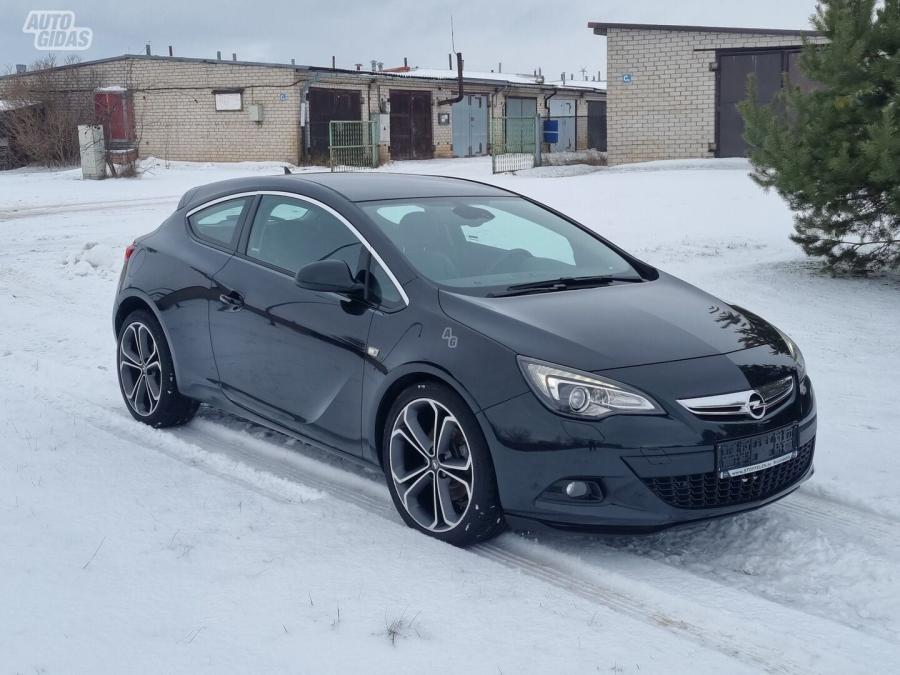 Black Opel Astra 2012 in Pakruojis, with an engine capacity of 1.70 L and mileage of 215 thousand km for 5150 €, photo 10 on AUTOMOTO.COM.LV