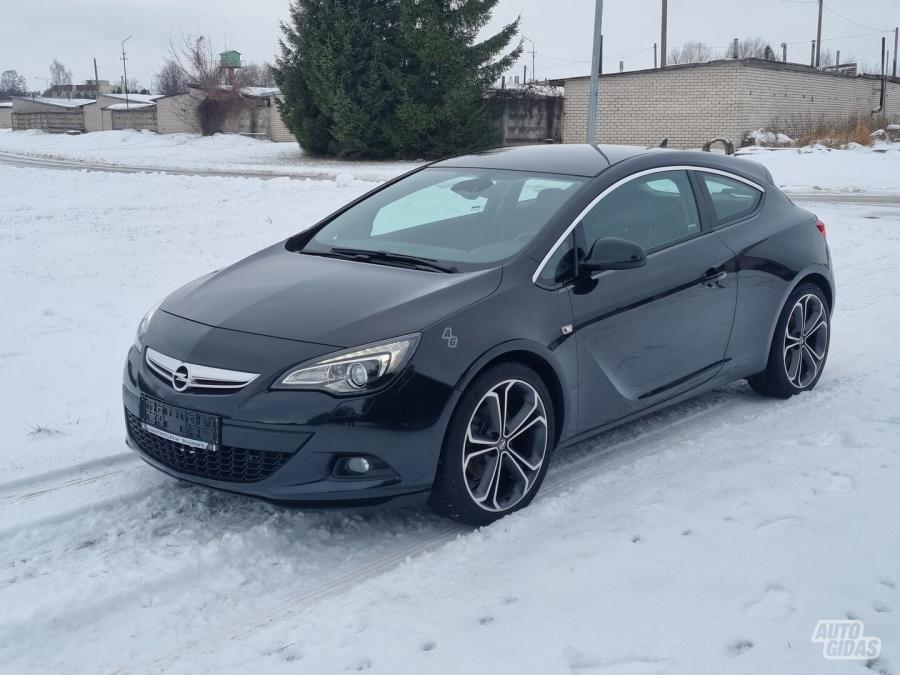 Black Opel Astra 2012 in Pakruojis, with an engine capacity of 1.70 L and mileage of 215 thousand km for 5150 €, photo 11 on AUTOMOTO.COM.LV