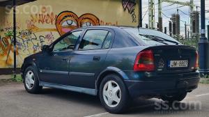 Black Opel Astra 1998 in Riga, with an engine capacity of 2.00 L and mileage of 341 thousand km for 1350 €, photo 3 on AUTOMOTO.COM.LV