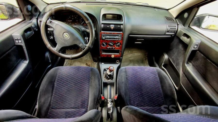 Black Opel Astra 1998 in Riga, with an engine capacity of 2.00 L and mileage of 341 thousand km for 1350 €, photo 5 on AUTOMOTO.COM.LV