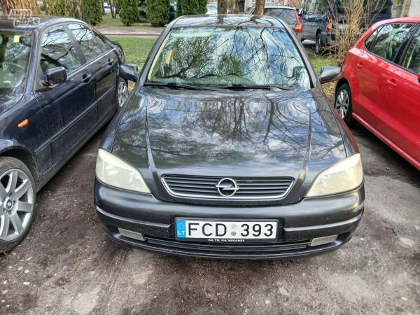 Black Opel Astra 2000 in Kaunas, with an engine capacity of 2.00 L and mileage of 340 thousand km for 400 €, photo 1 on AUTOMOTO.COM.LV
