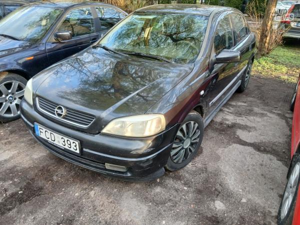 Black Opel Astra 2000 in Kaunas, with an engine capacity of 2.00 L and mileage of 340 thousand km for 400 €, photo 2 on AUTOMOTO.COM.LV