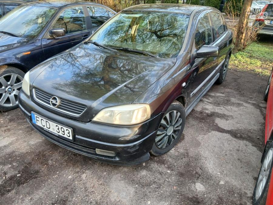 Black Opel Astra 2000 in Kaunas, with an engine capacity of 2.00 L and mileage of 340 thousand km for 400 €, photo 3 on AUTOMOTO.COM.LV