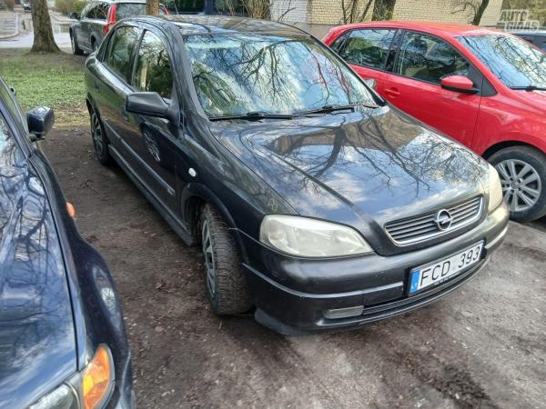 Black Opel Astra 2000 in Kaunas, with an engine capacity of 2.00 L and mileage of 340 thousand km for 400 €, photo 3 on AUTOMOTO.COM.LV